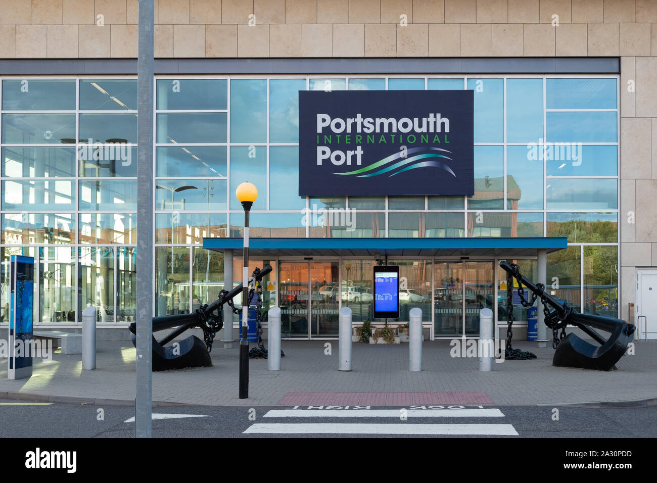 Portsmouth ferry terminal hi-res stock photography and images - Alamy