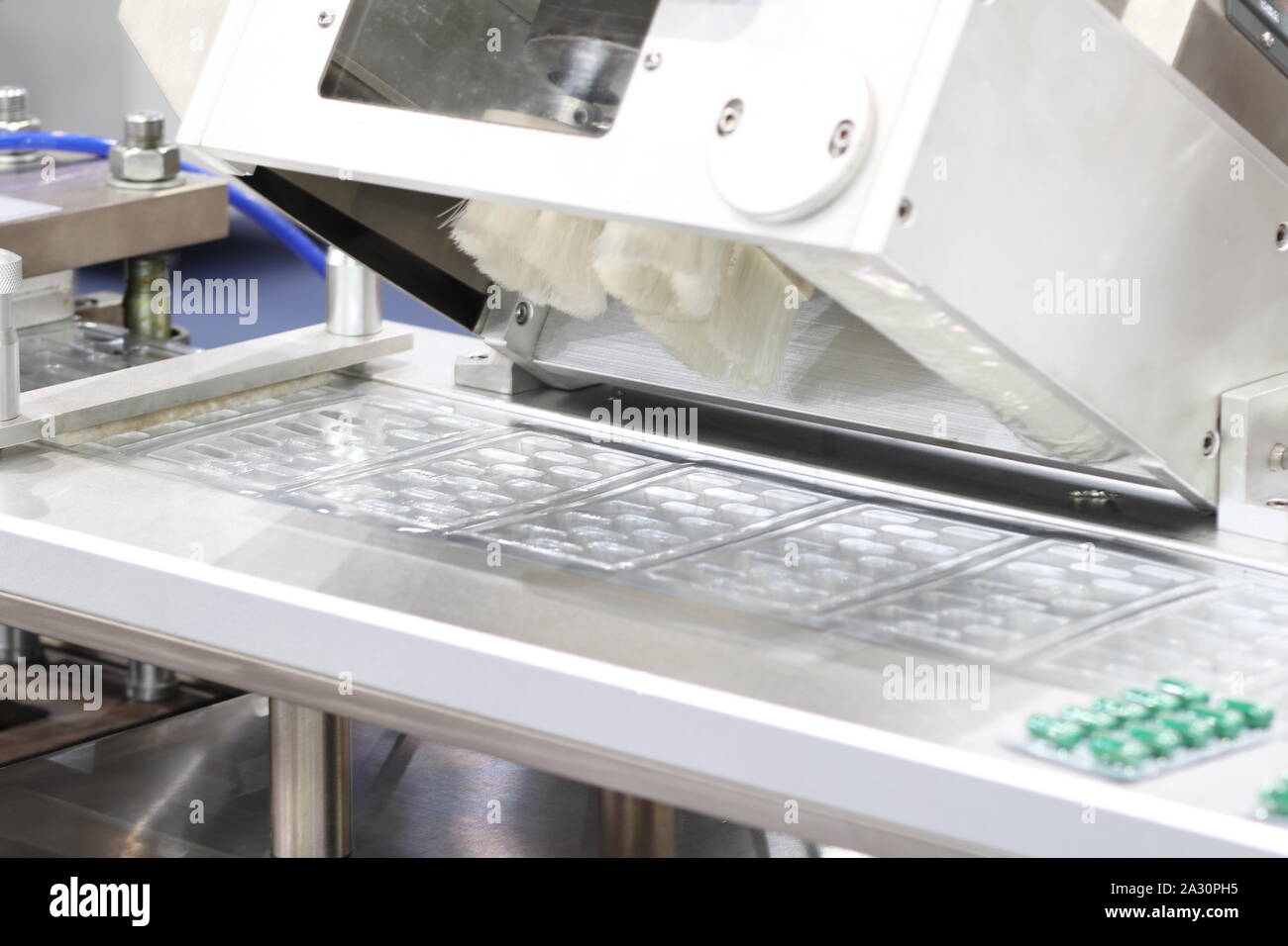 Blister packing machine hi-res stock photography and images - Alamy
