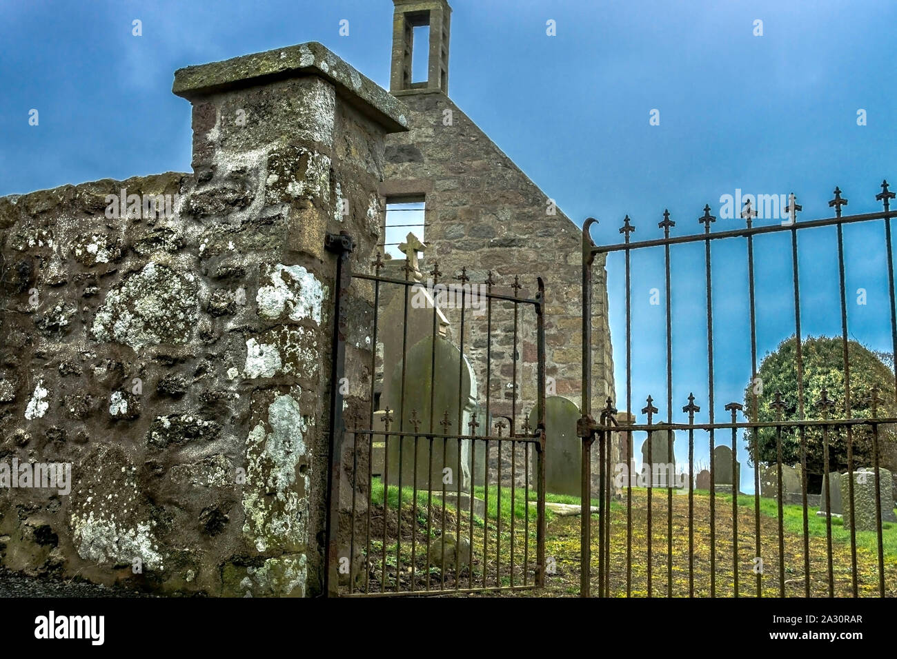 Old parish church ruins hi-res stock photography and images - Alamy