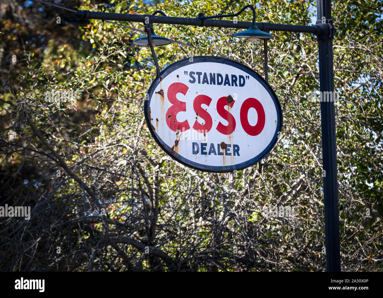 Esso sign hi-res stock photography and images - Alamy