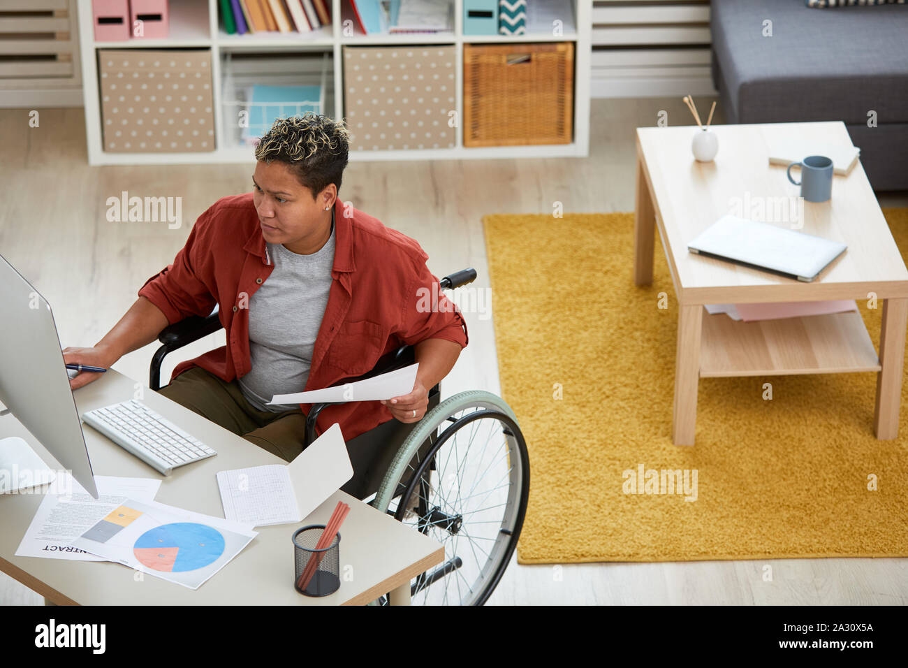 Disabled woman busy place hi-res stock photography and images - Alamy