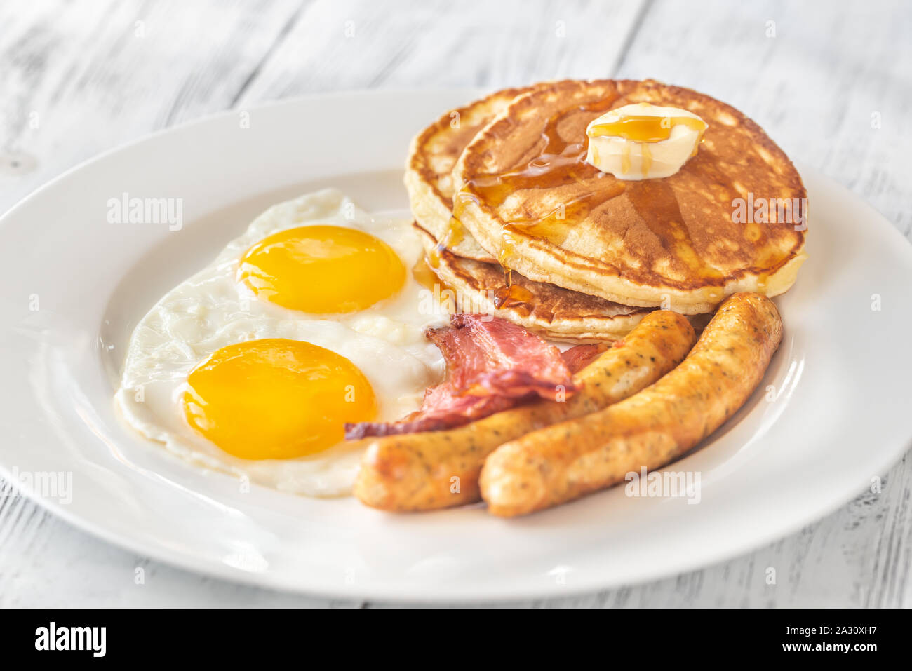 Portion of traditional American breakfast Stock Photo - Alamy