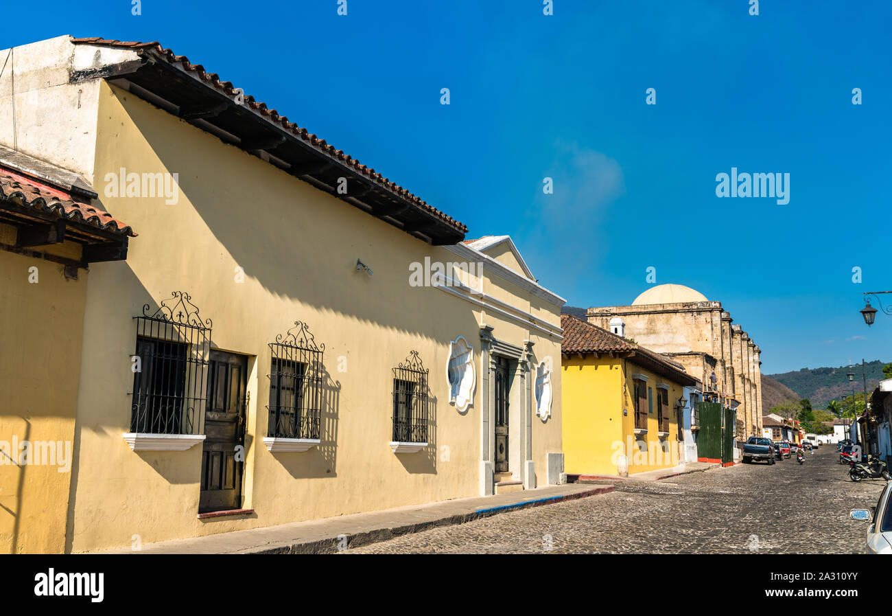 Traditional houses in Antigua Guatemala Stock Photo - Alamy