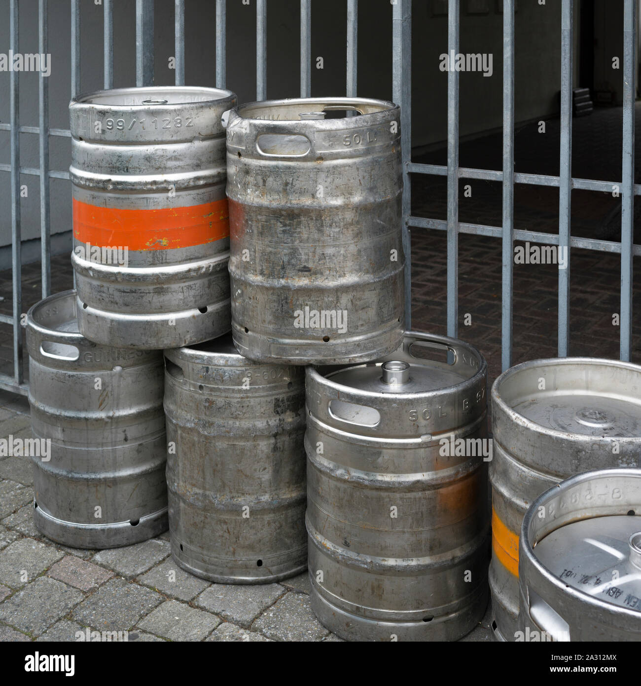 Kegs and containers hi-res stock photography and images - Alamy