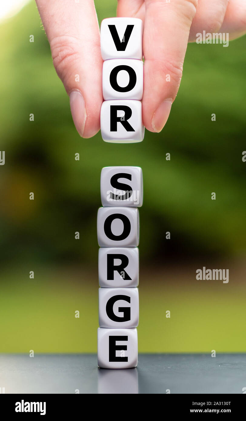 Hand compliments three dice and changes the German word "Sorge ...
