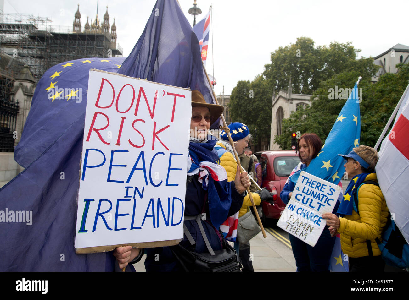 Peace protest london hi-res stock photography and images - Alamy