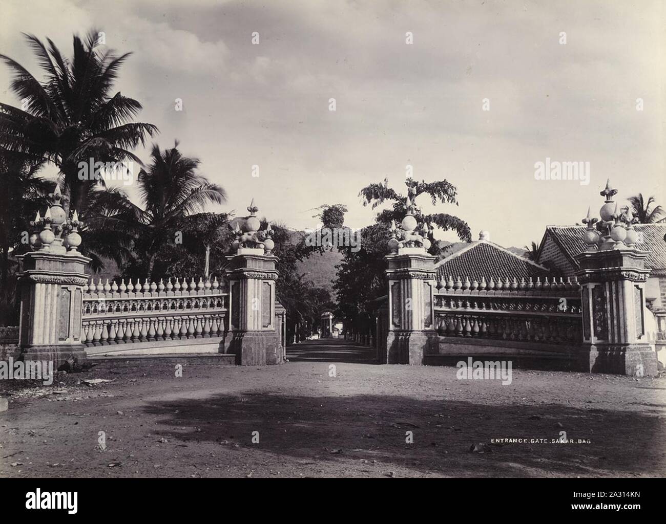 Entrance gate to Sakar Bag, Junagadh Stock Photo - Alamy