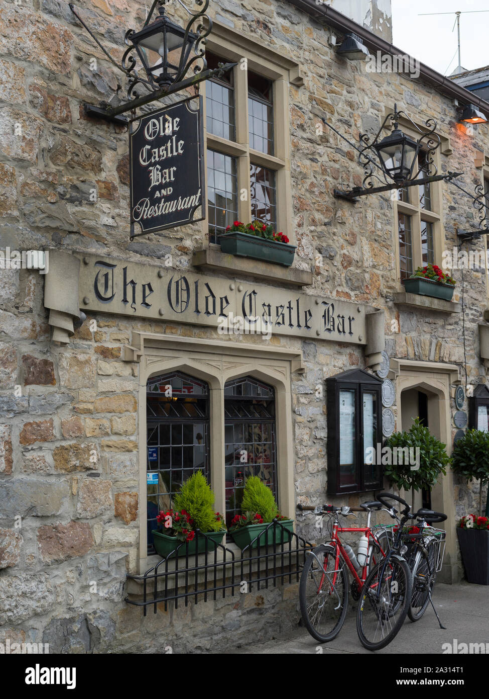 Donegal town bar hi-res stock photography and images - Alamy