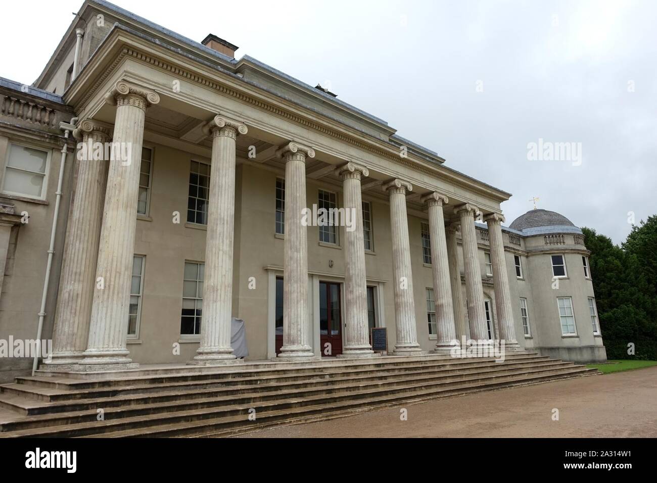 Entrance portico hi-res stock photography and images - Alamy