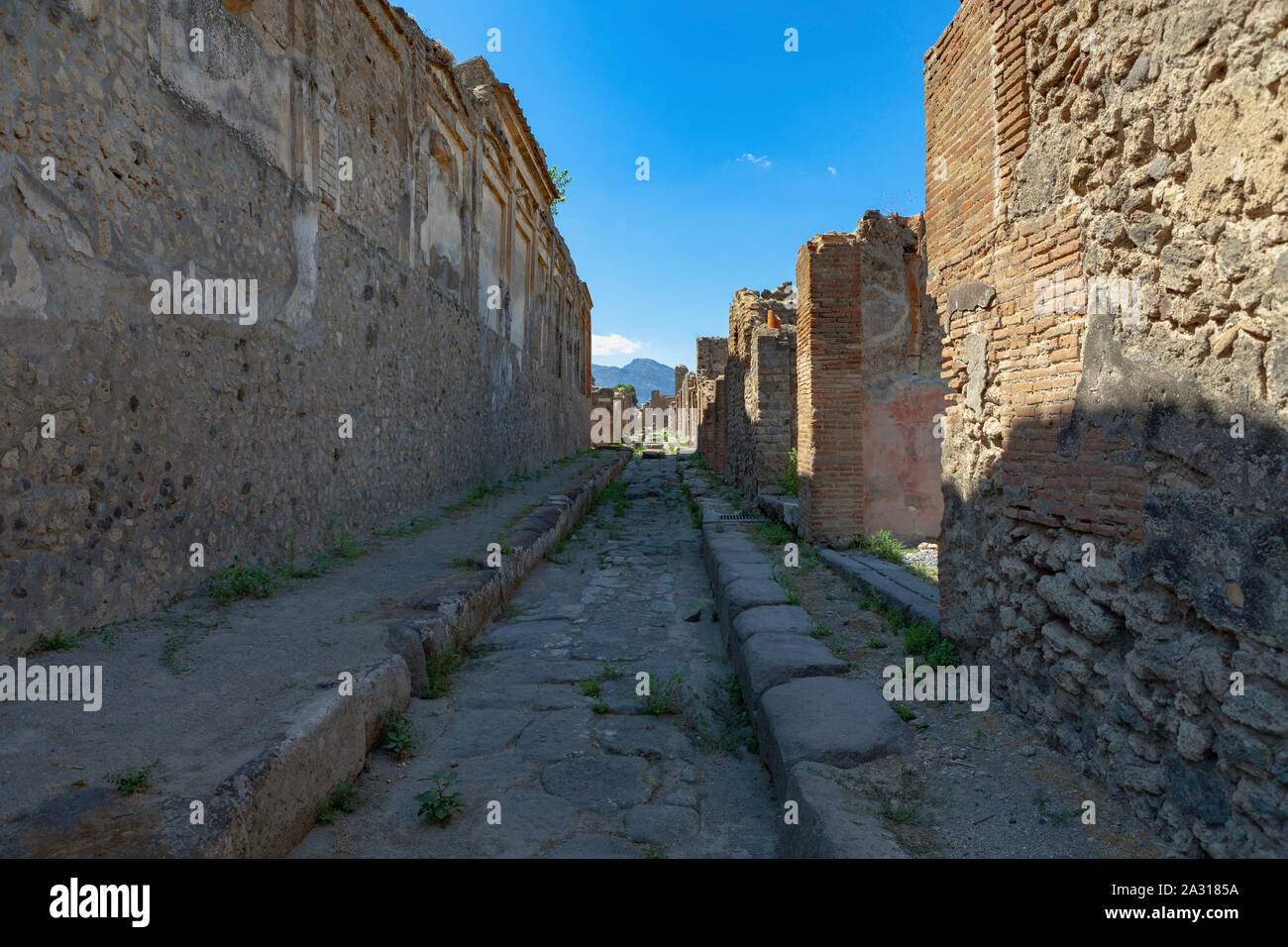 Ancient pompeii street hi-res stock photography and images - Alamy