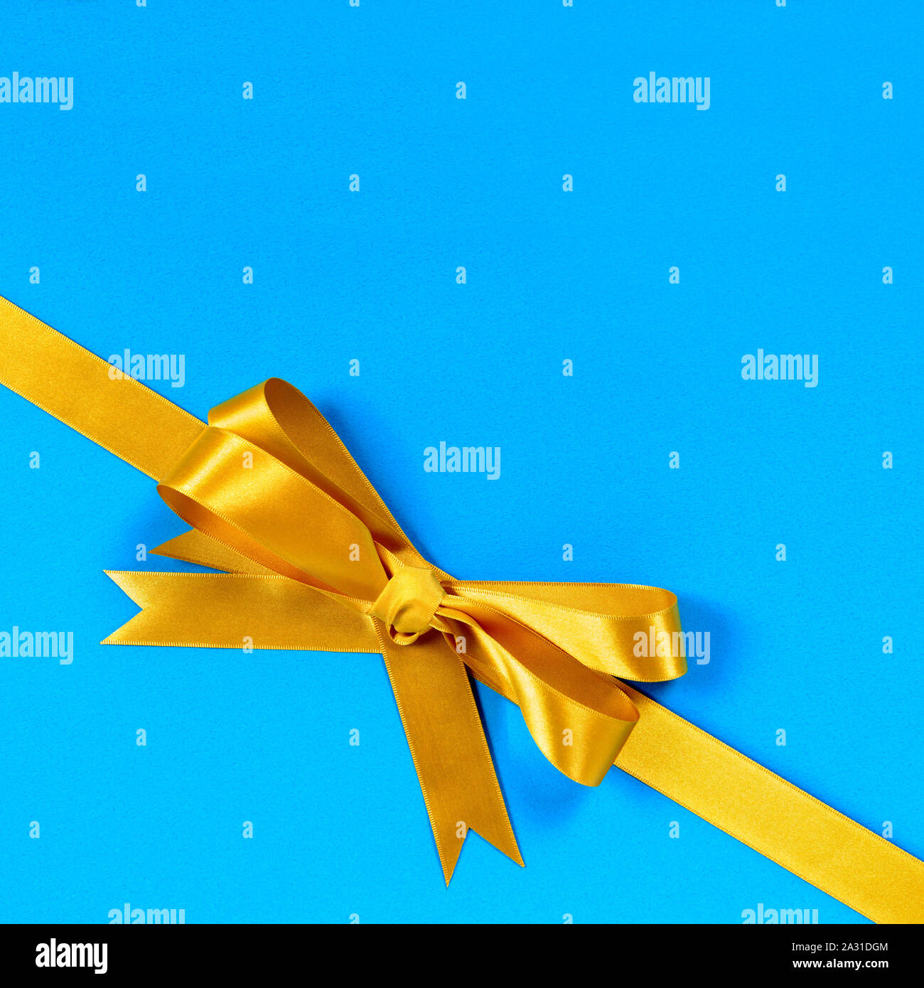 Diagonal blue background hi-res stock photography and images - Alamy