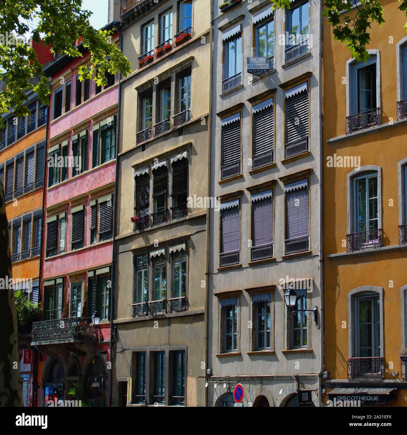 Abroad buildings hi-res stock photography and images - Alamy