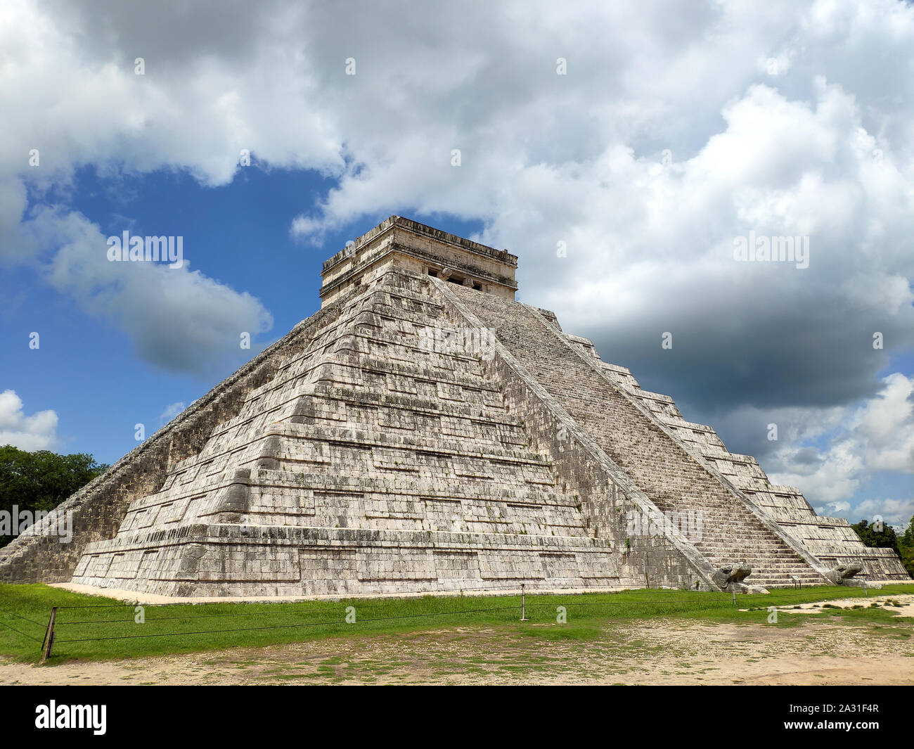 Mayan pyramid of Chicken Izta in Yucatan, Mexicoo Stock Photo - Alamy