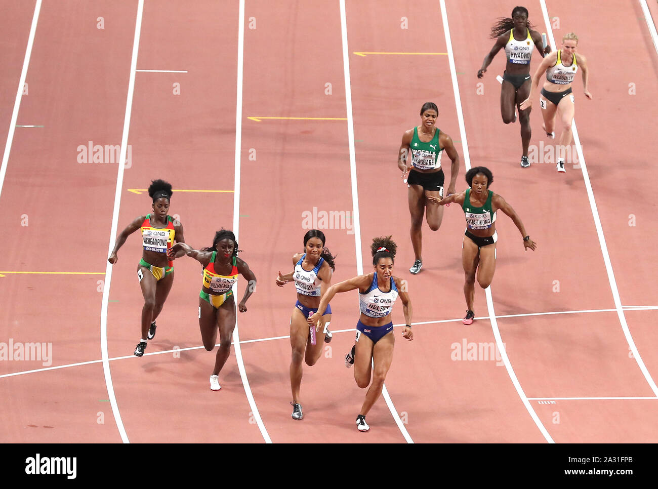 Great Britain's Imani Lansiquot (centre right) hands off to Ashleigh ...
