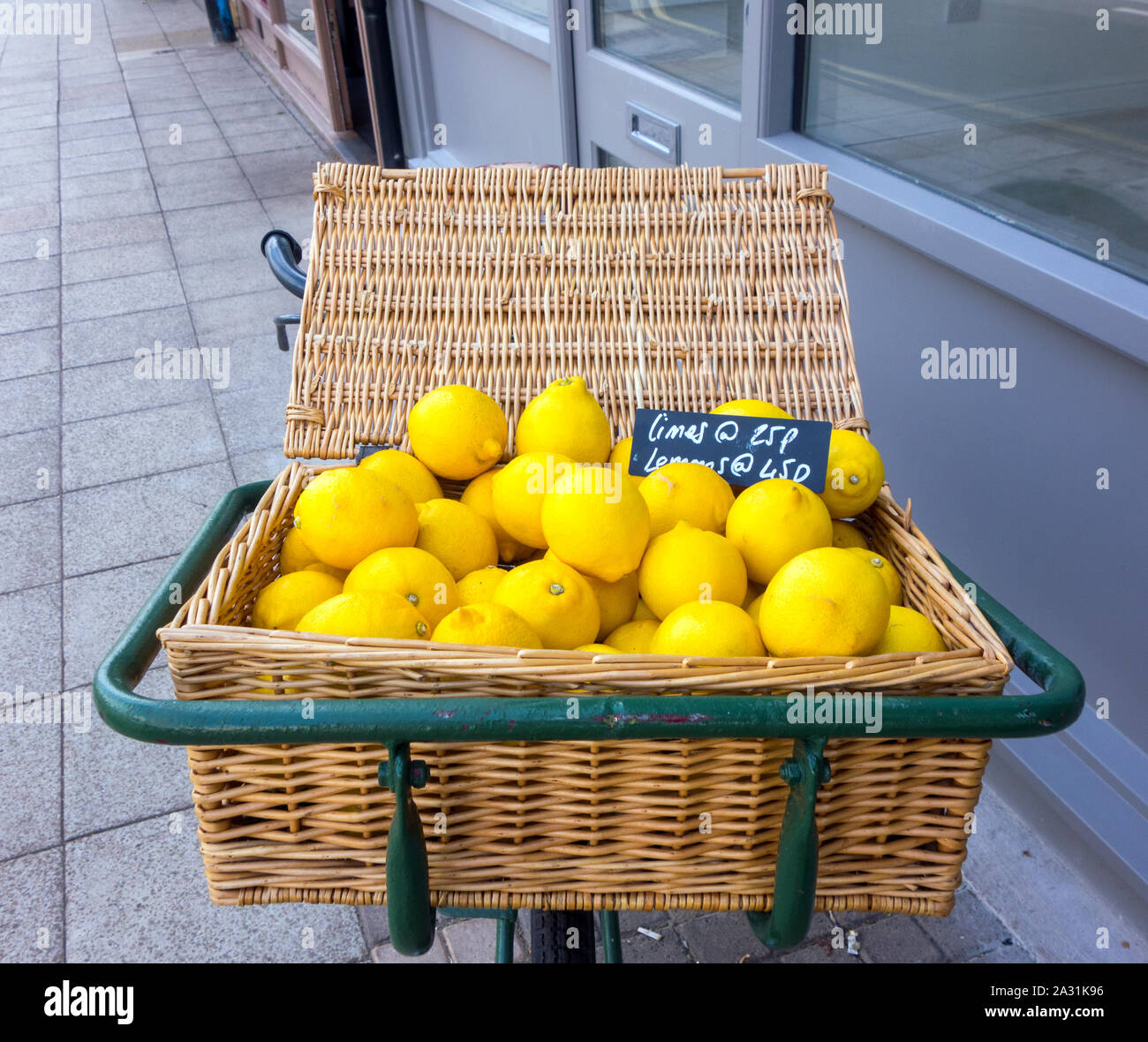 Green grocers hi-res stock photography and images - Alamy
