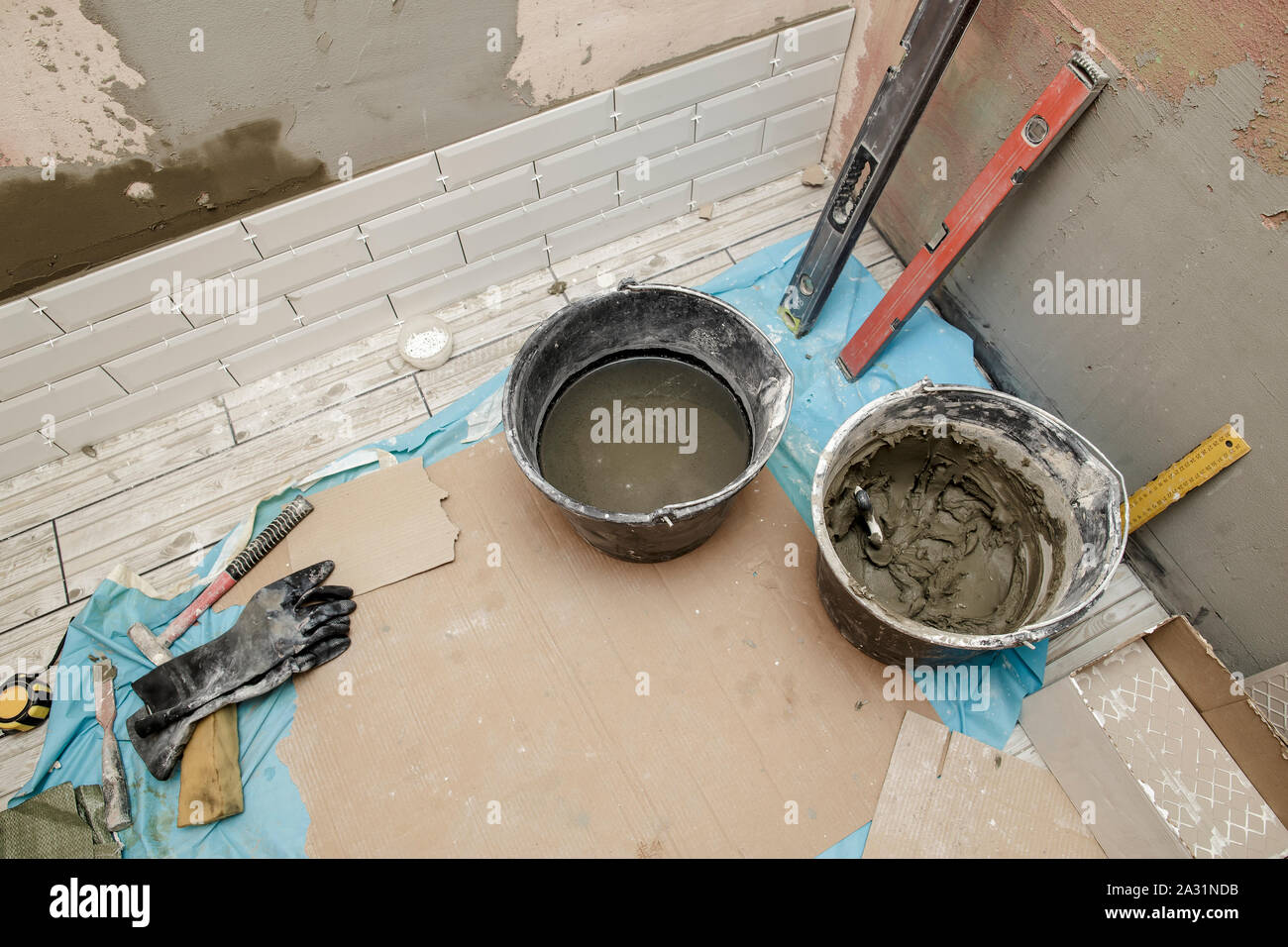 Tiler bucket hi-res stock photography and images - Alamy