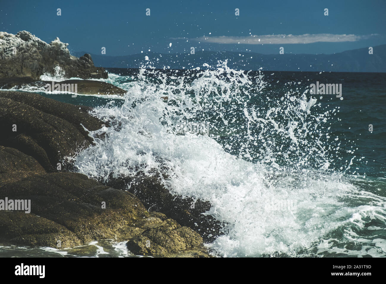 Wave hitting rock beach hi-res stock photography and images - Alamy