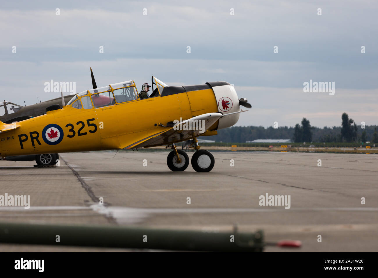 Engine harvard aircraft hi-res stock photography and images - Alamy