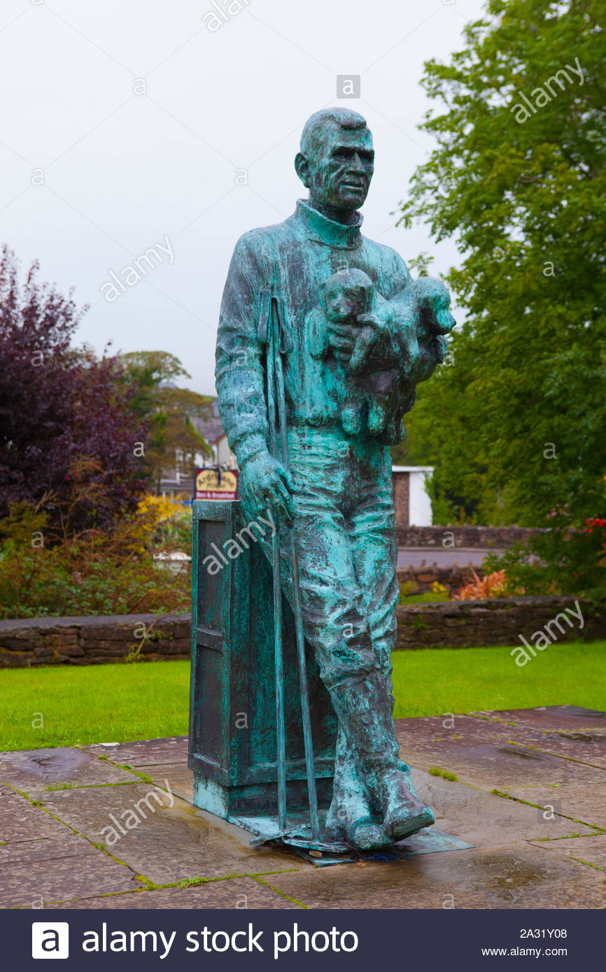 Bronze Statue Tom Crean Stock Photos & Bronze Statue Tom Crean Stock ...
