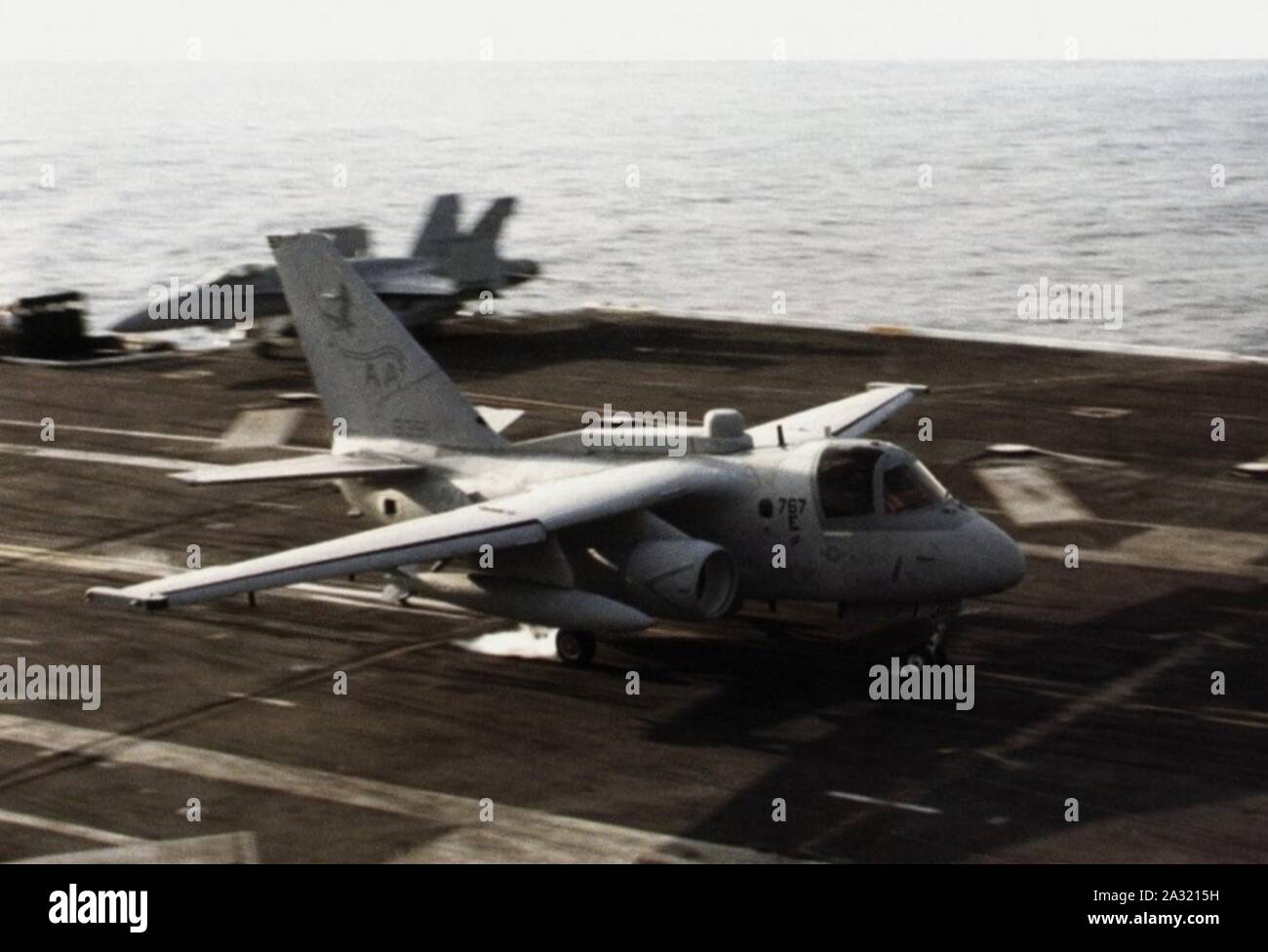 ES-3A VQ-6 landing on USS Eisenhower (CVN-69) 1998 Stock Photo - Alamy