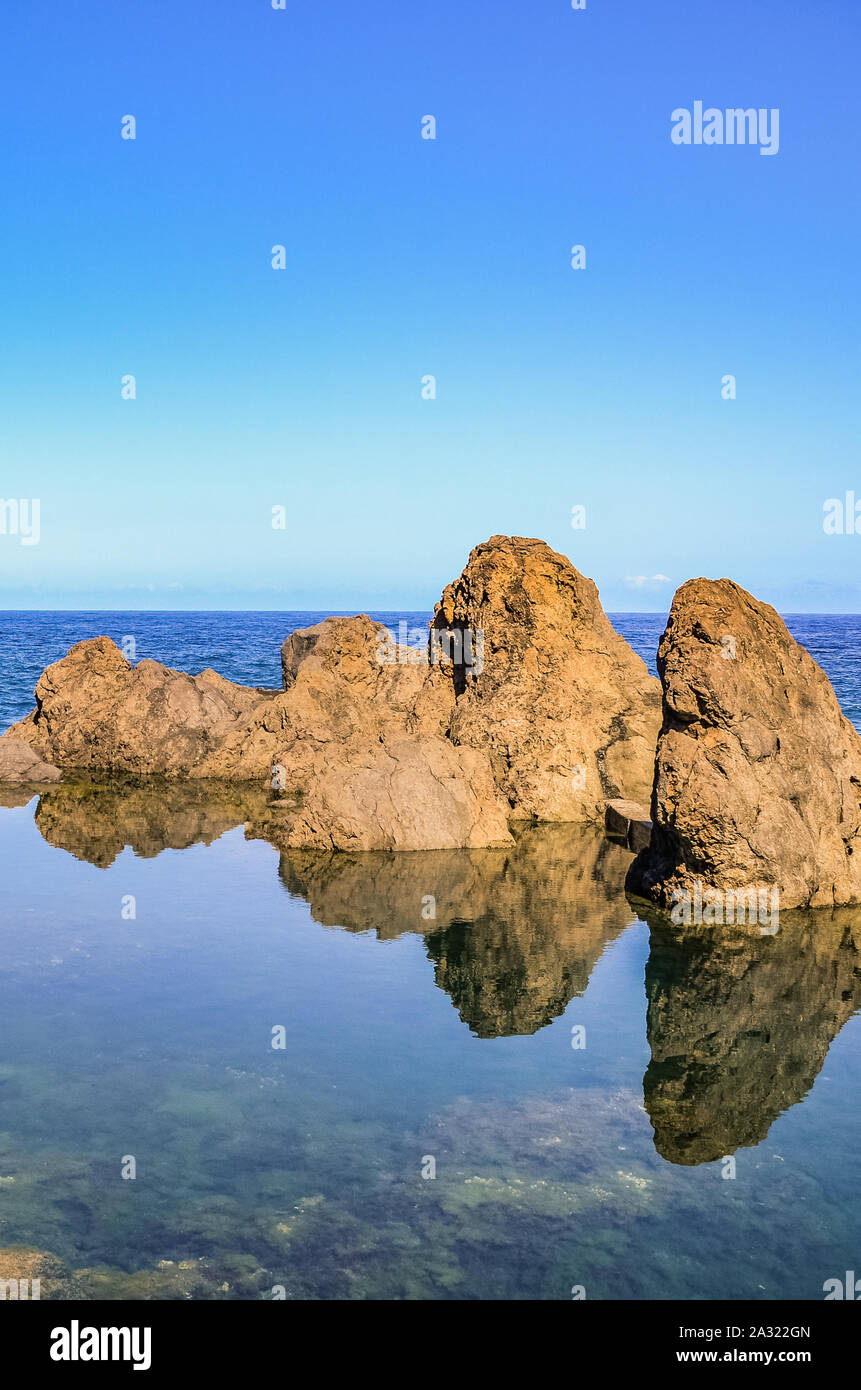 Porto moniz ocean pool hi-res stock photography and images - Alamy