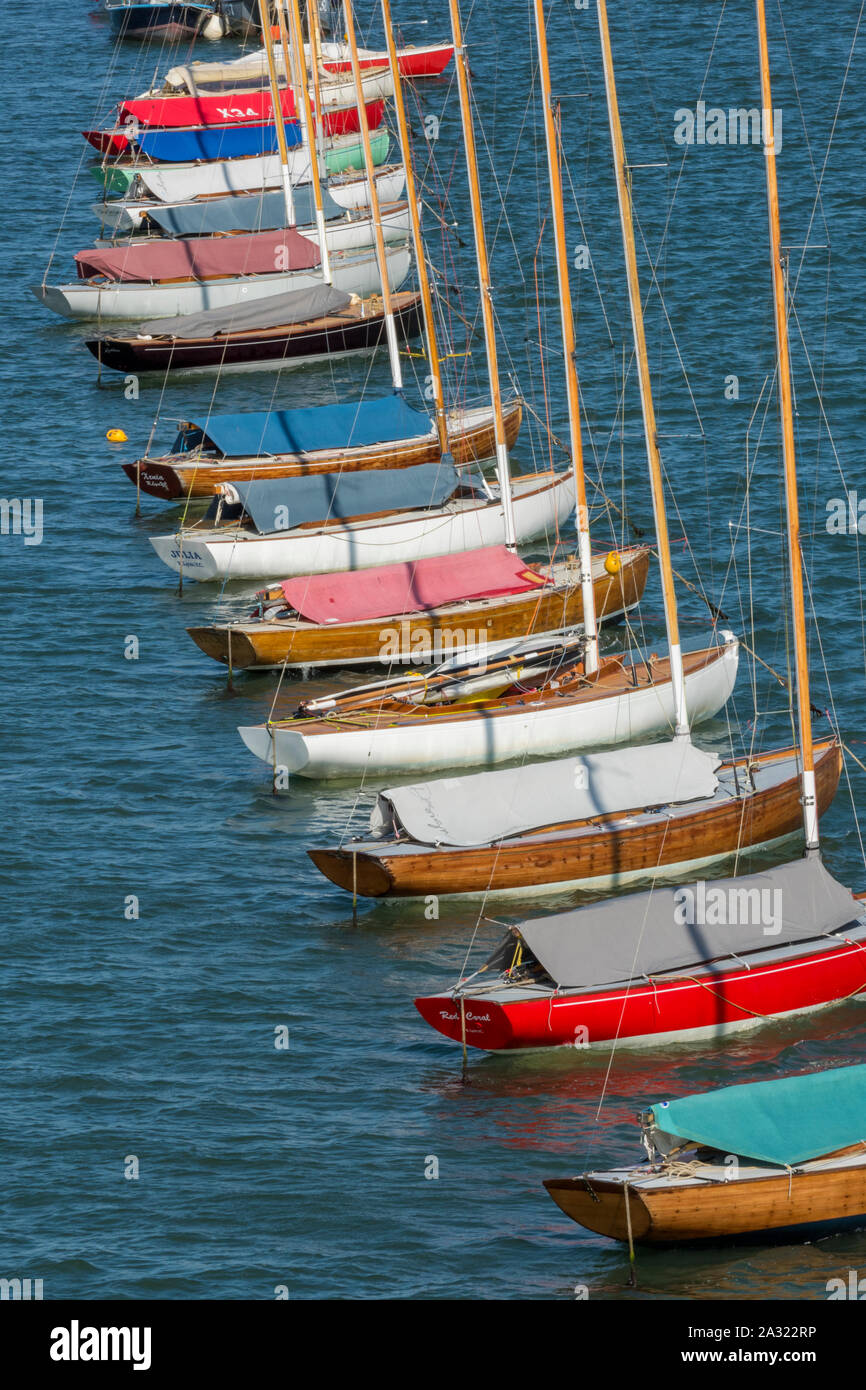 Types of ocean waves hi-res stock photography and images - Alamy