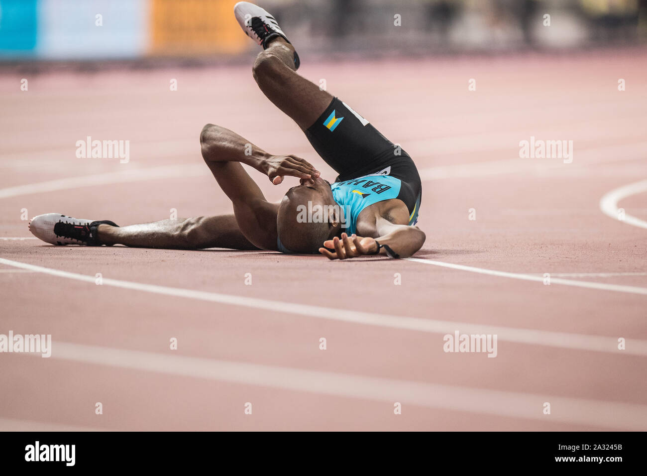 Winner 400 meters hi-res stock photography and images - Alamy