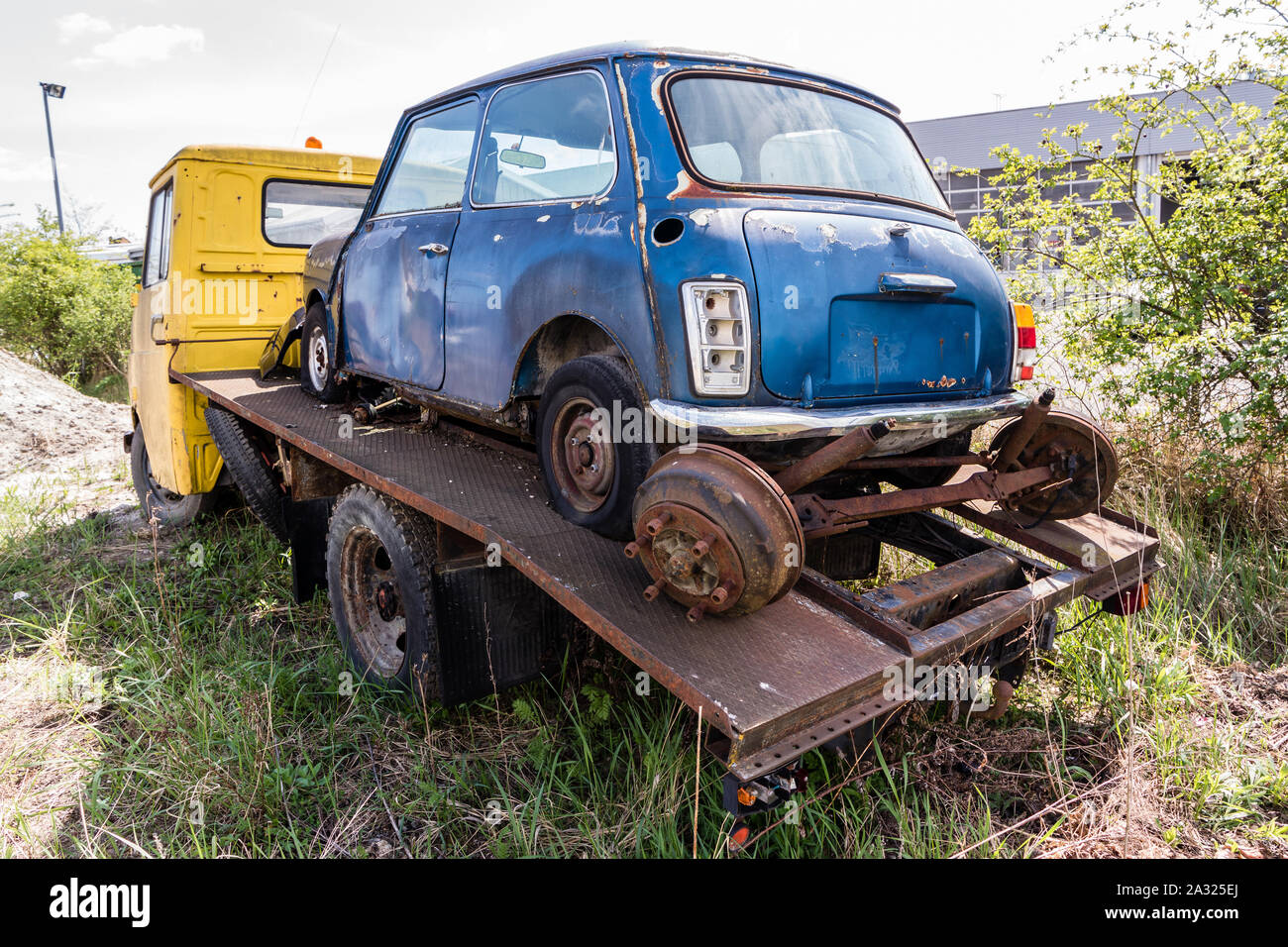Old tow truck breakdown vehicle Stock Photo - Alamy