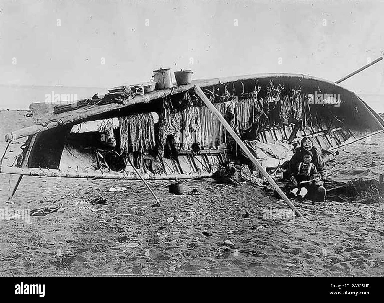 Umiak history hi-res stock photography and images - Alamy
