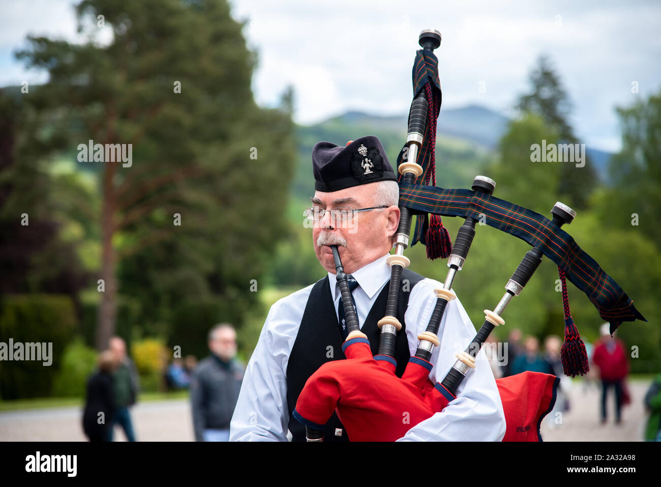Traditionally dressed Scotsman with bagpipes at Blair Castle, the ...