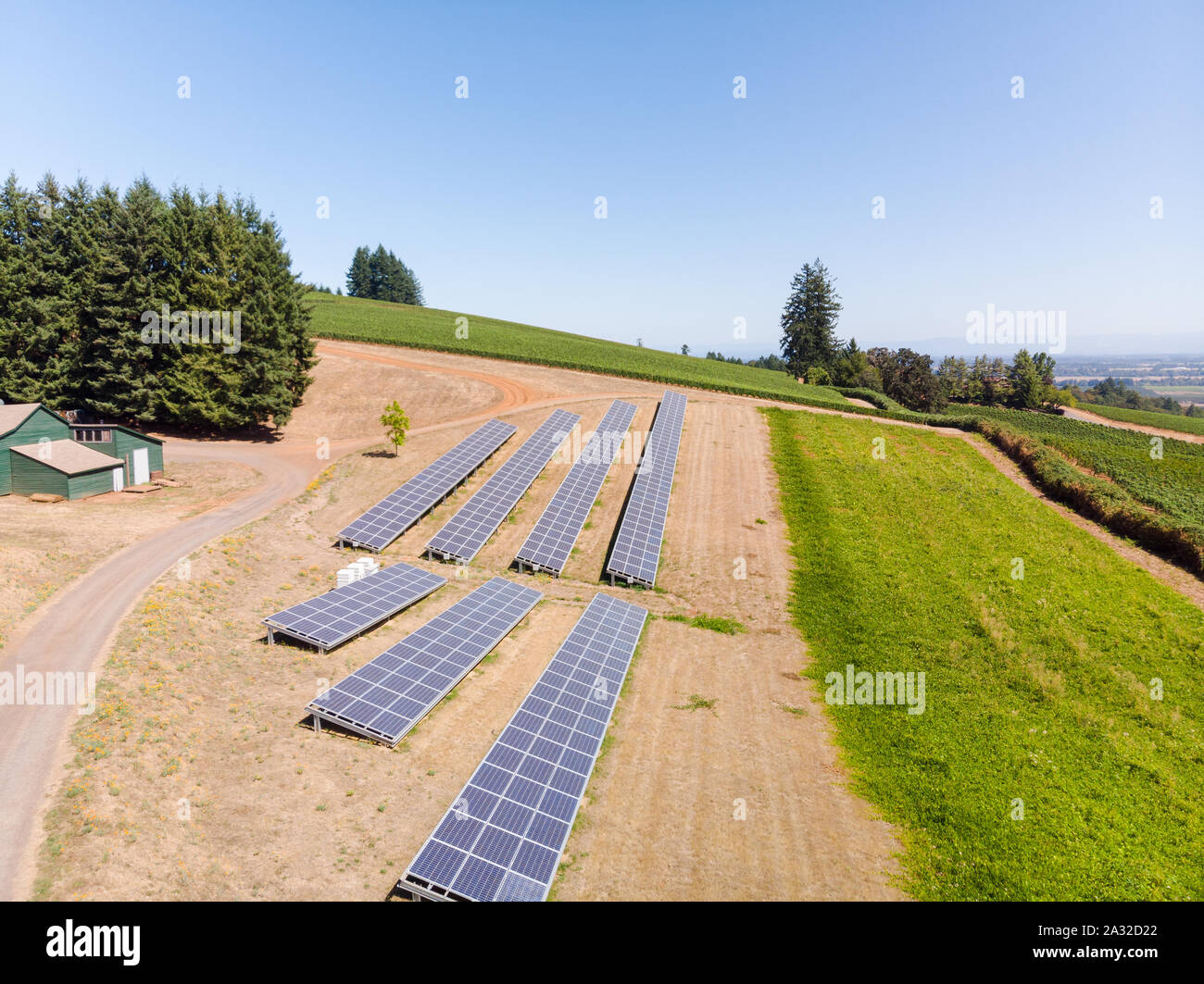 Solar cell array hi-res stock photography and images - Alamy