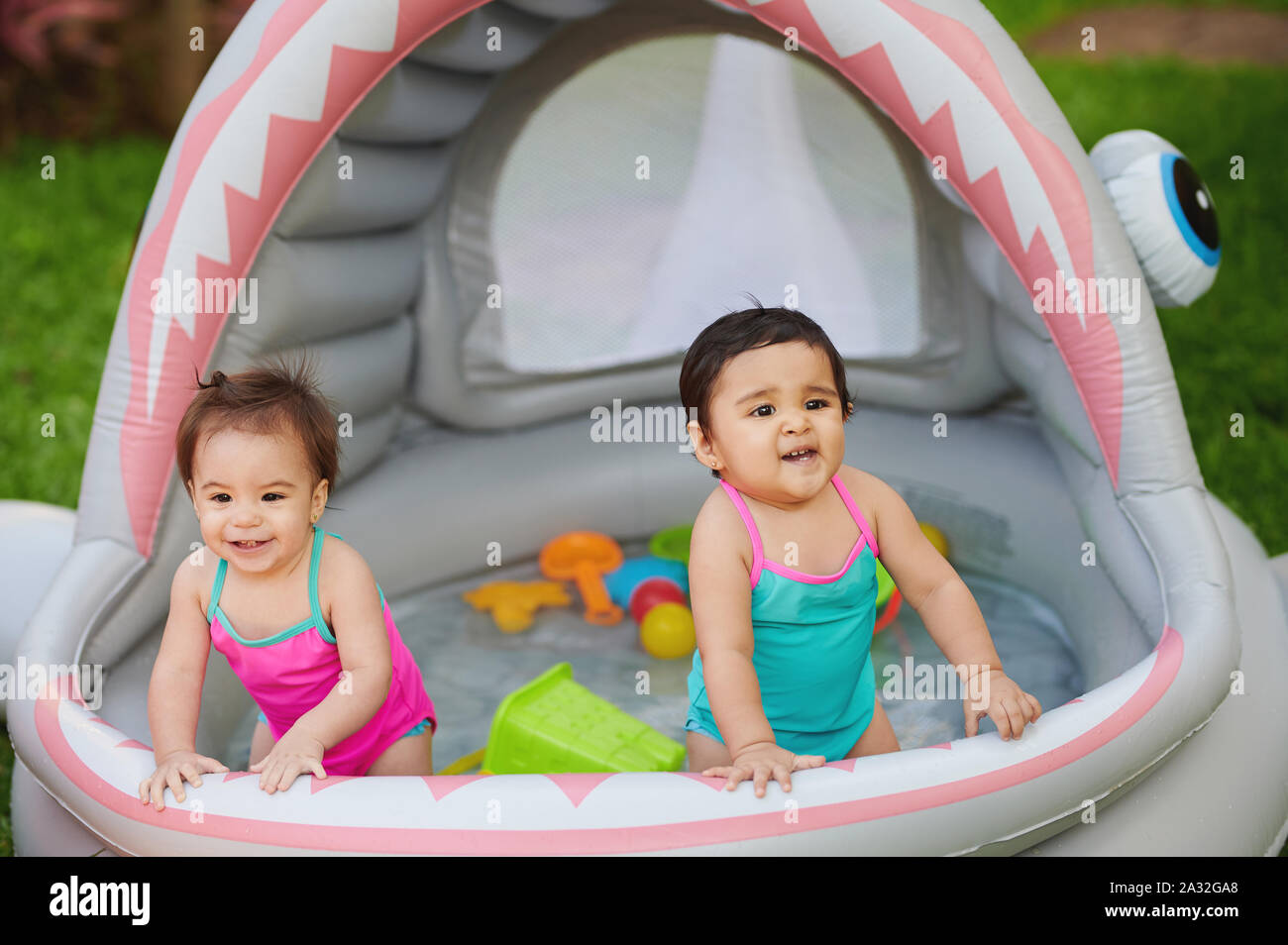 Two people children hi-res stock photography and images - Alamy