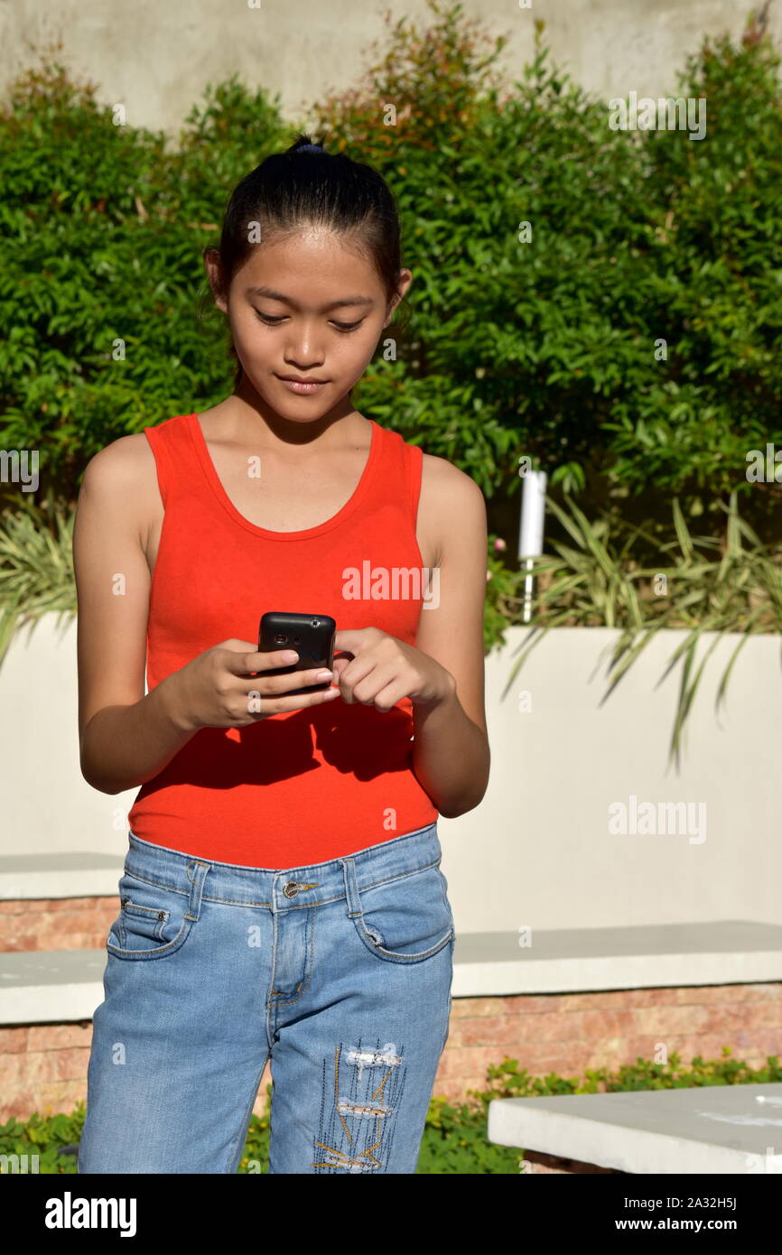 Filipino teen cell phone hi-res stock photography and images - Alamy