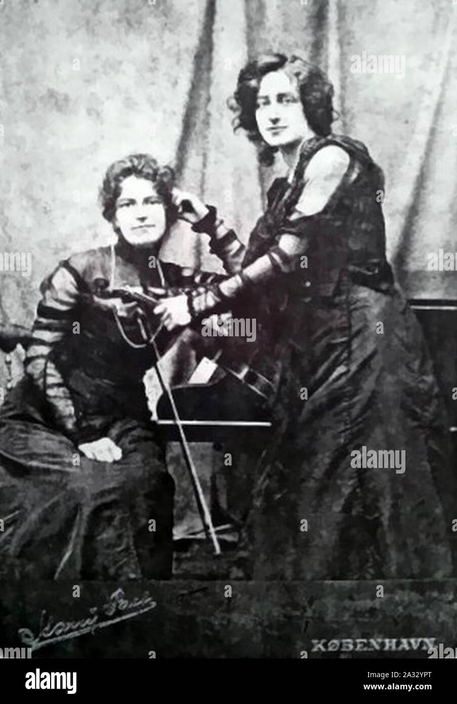 Eva Mudocci and Bella Edwards Stock Photo - Alamy