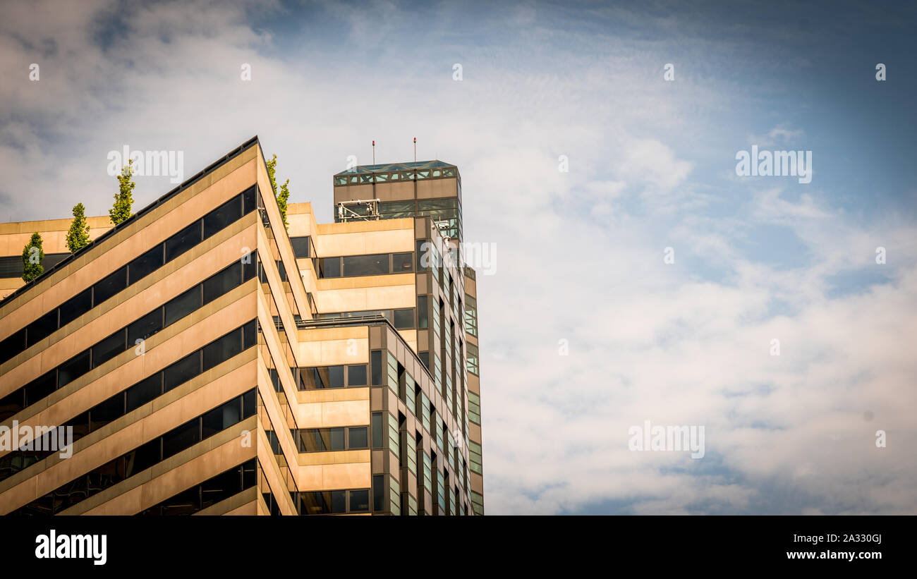 Office buildings modern architecture hi-res stock photography and ...
