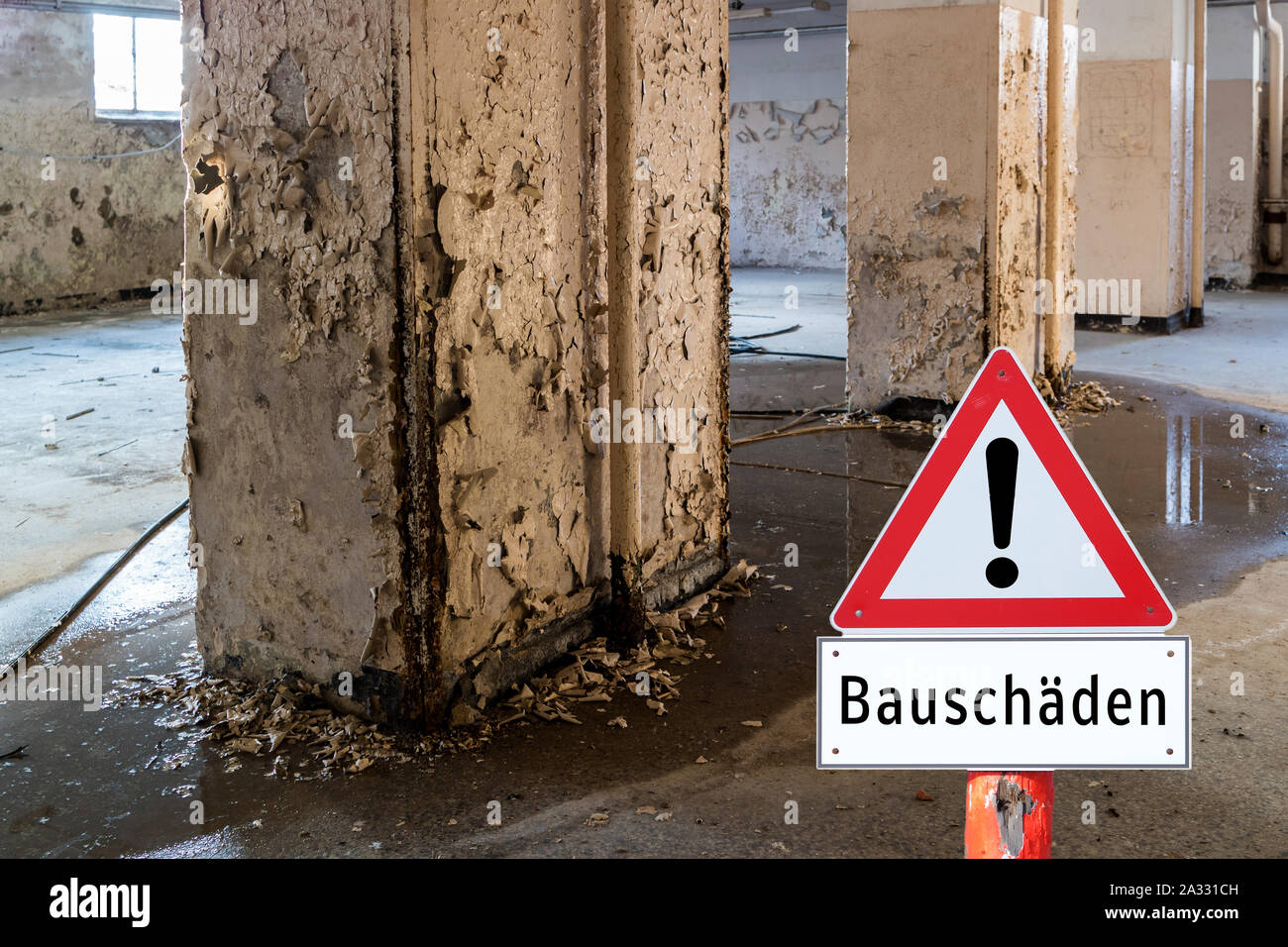 Building defects hi-res stock photography and images - Alamy