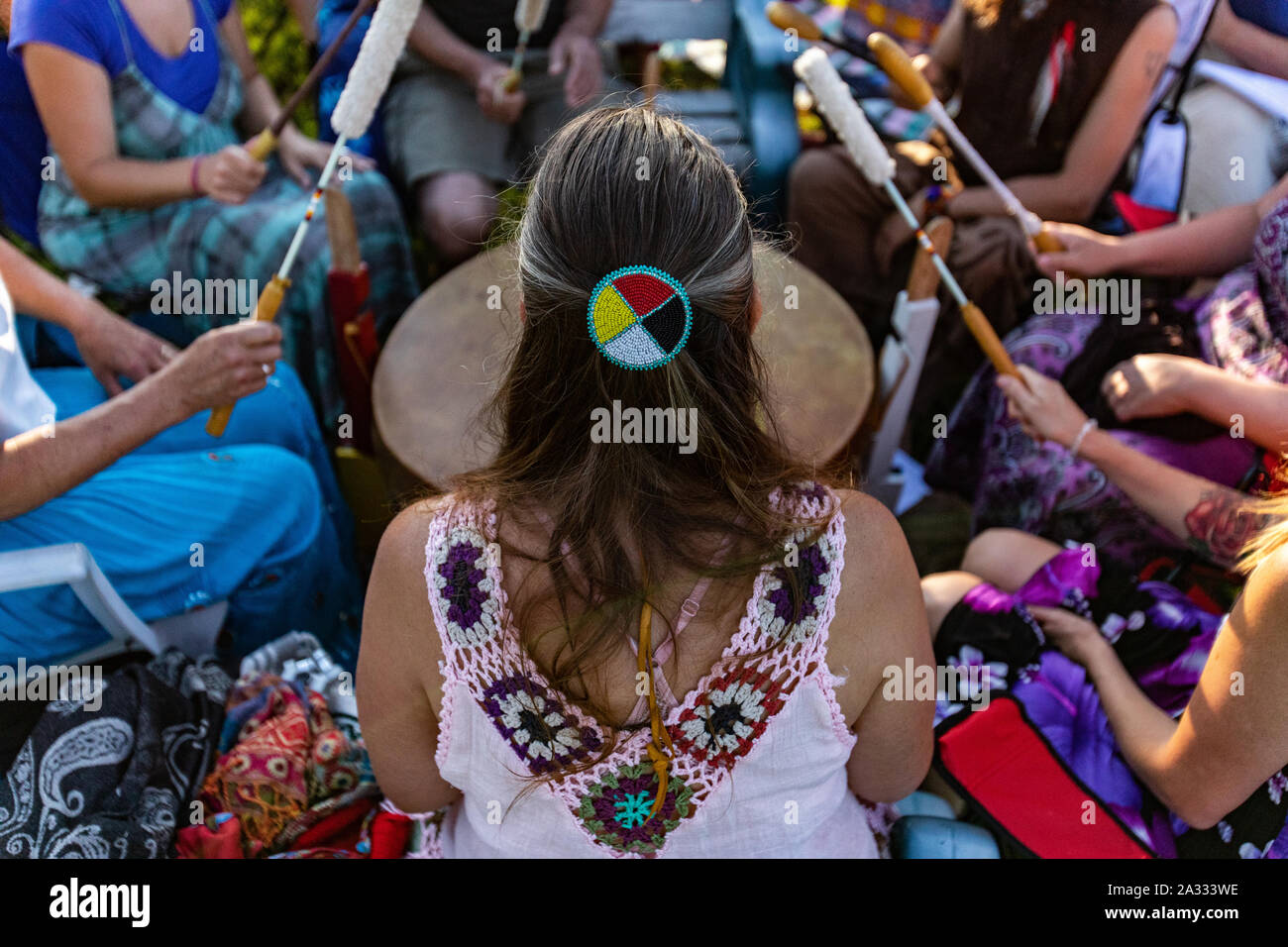 Native american drum circle hi-res stock photography and images - Alamy