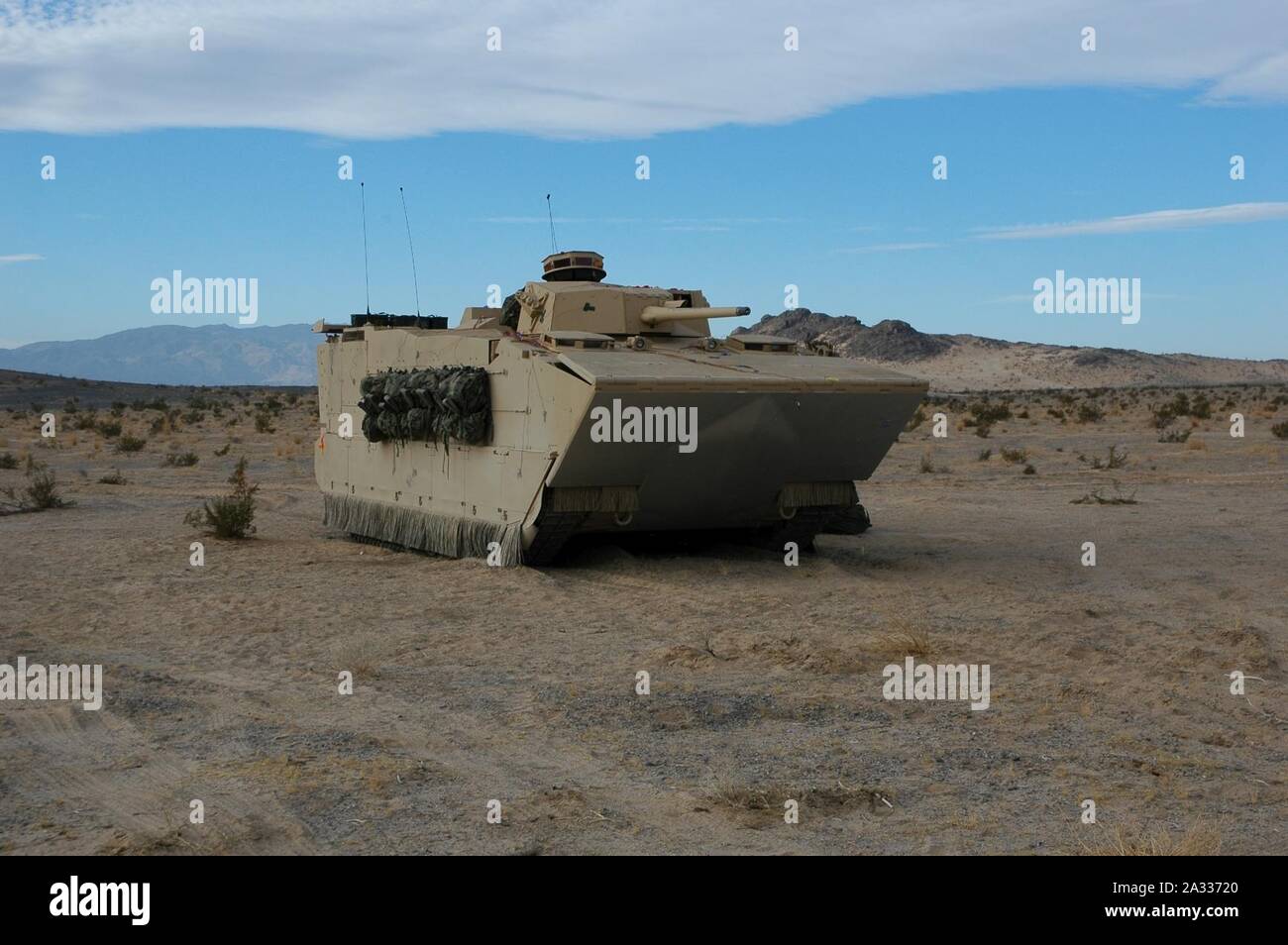 Expeditionary Fighting Vehicle in desert Stock Photo - Alamy