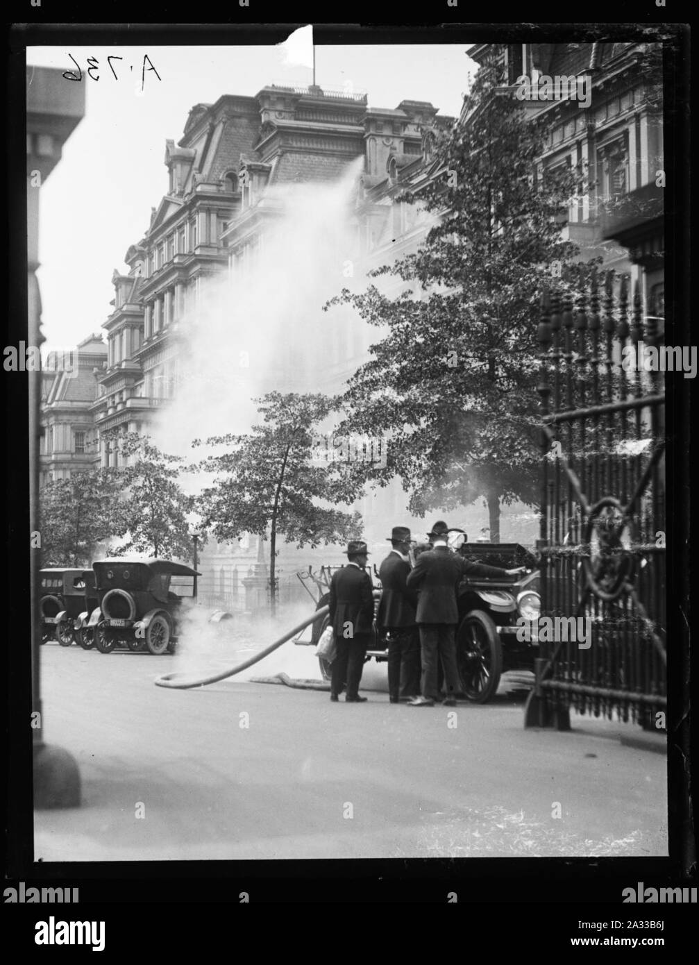 Navy building hi-res stock photography and images - Alamy