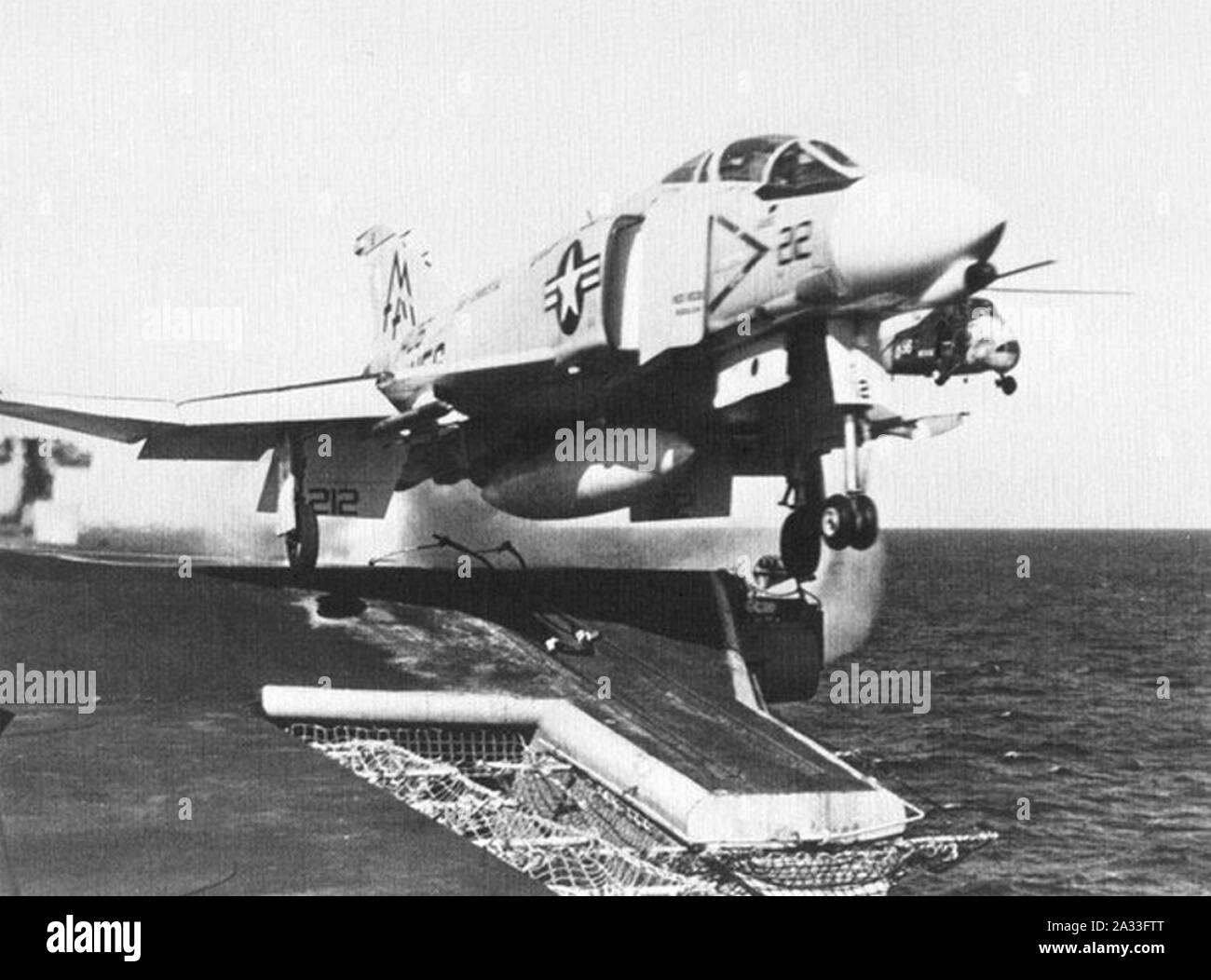 Hms ark royal r09 hi-res stock photography and images - Alamy