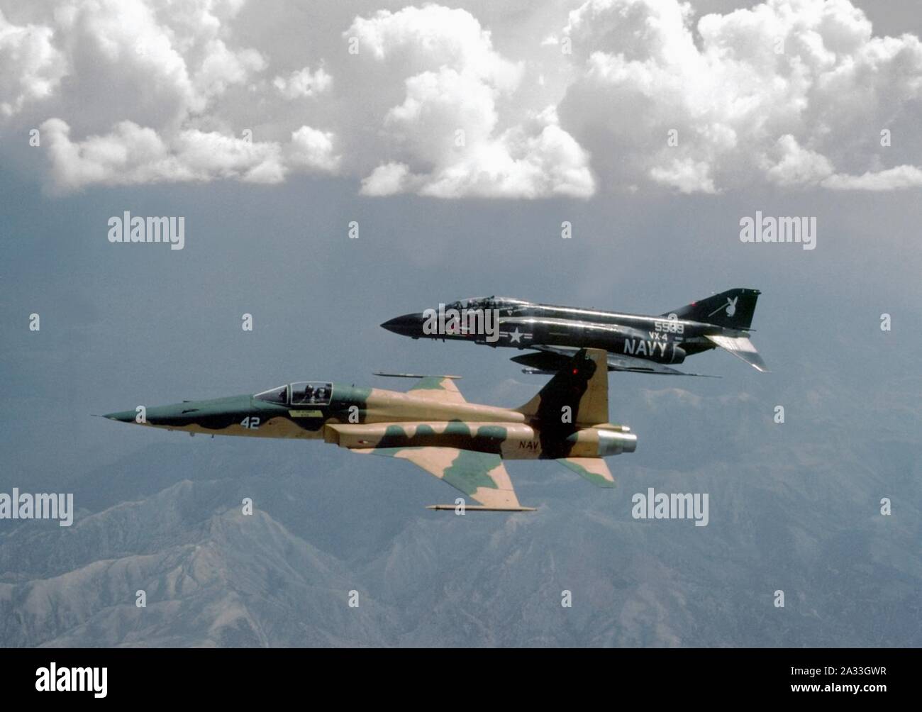 F-5E NFWS in flight with F-4J VX-4 1985 Stock Photo - Alamy