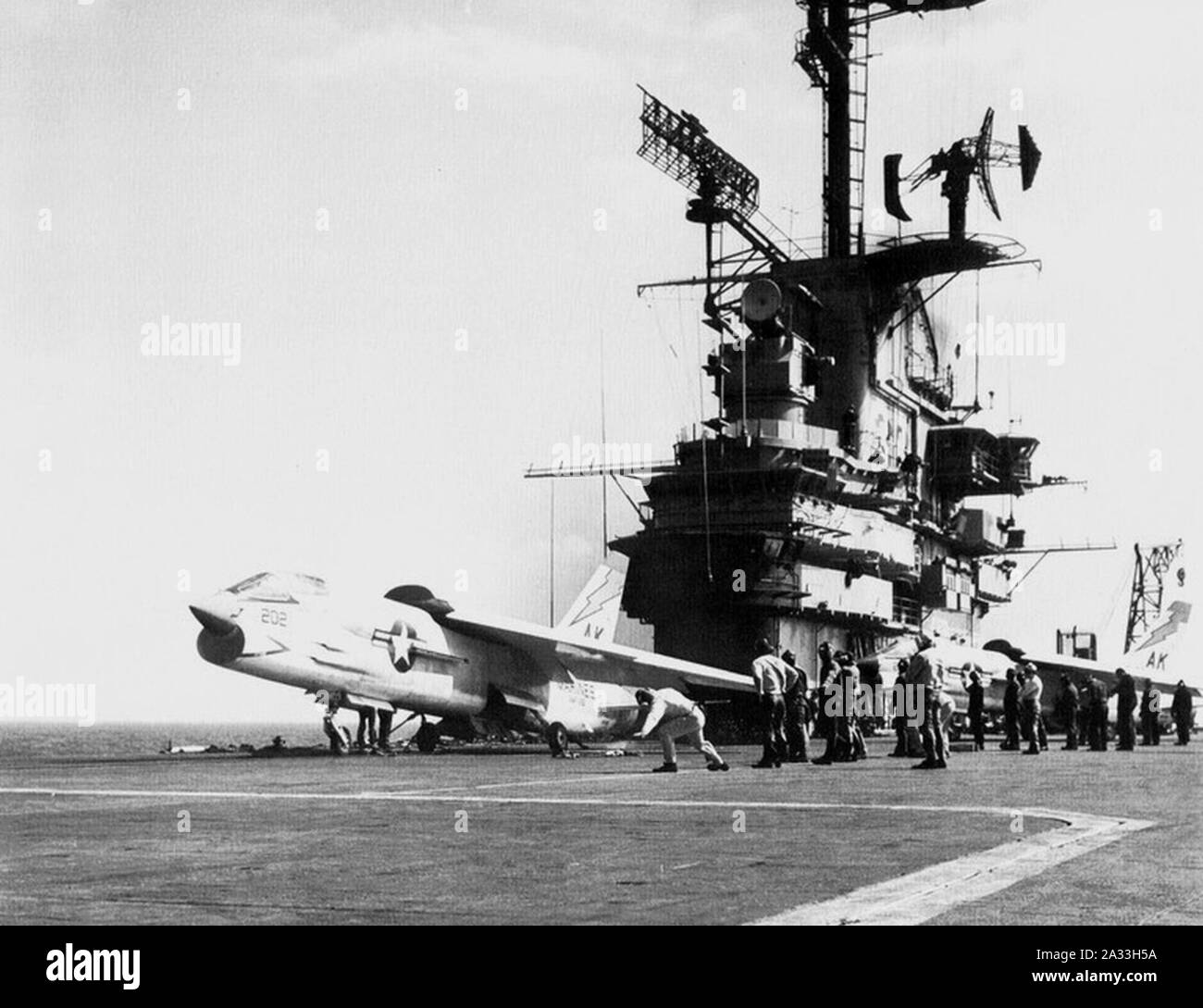 Uss shangri la hi-res stock photography and images - Alamy