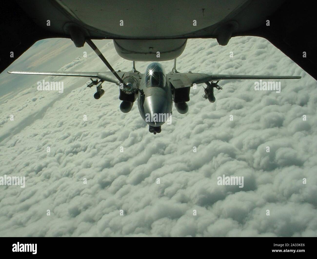 Aerial refueling hi-res stock photography and images - Alamy