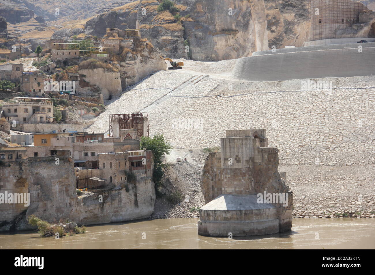 Hasankeyf On The Tigris River High Resolution Stock Photography and ...