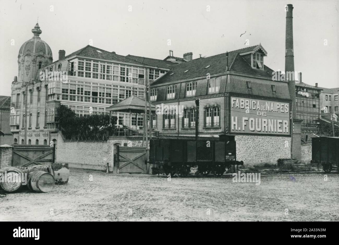 Fabrica Fournier fachada sur Stock Photo - Alamy