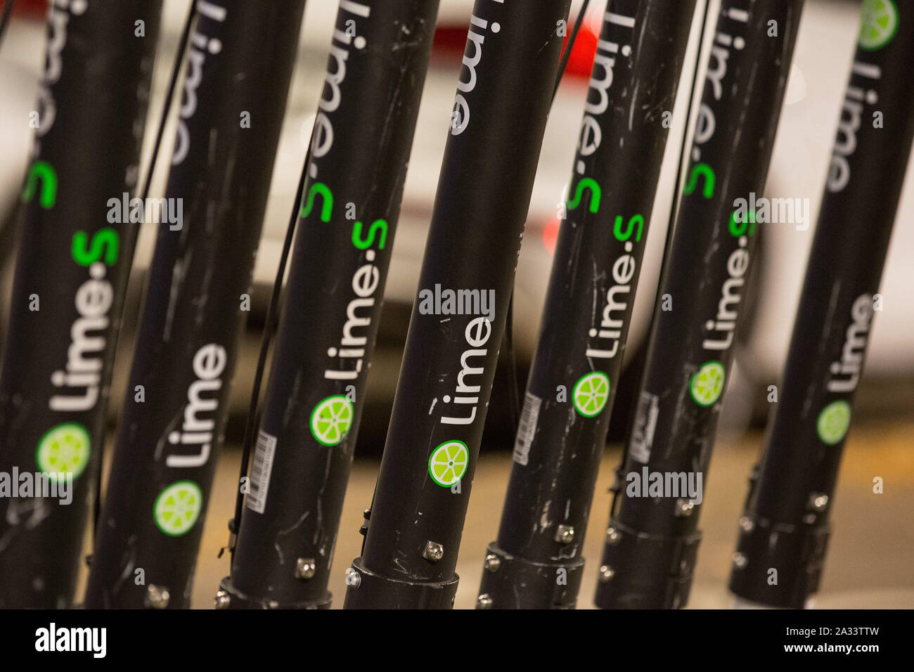 Lime scooter logo hi-res stock photography and images - Alamy