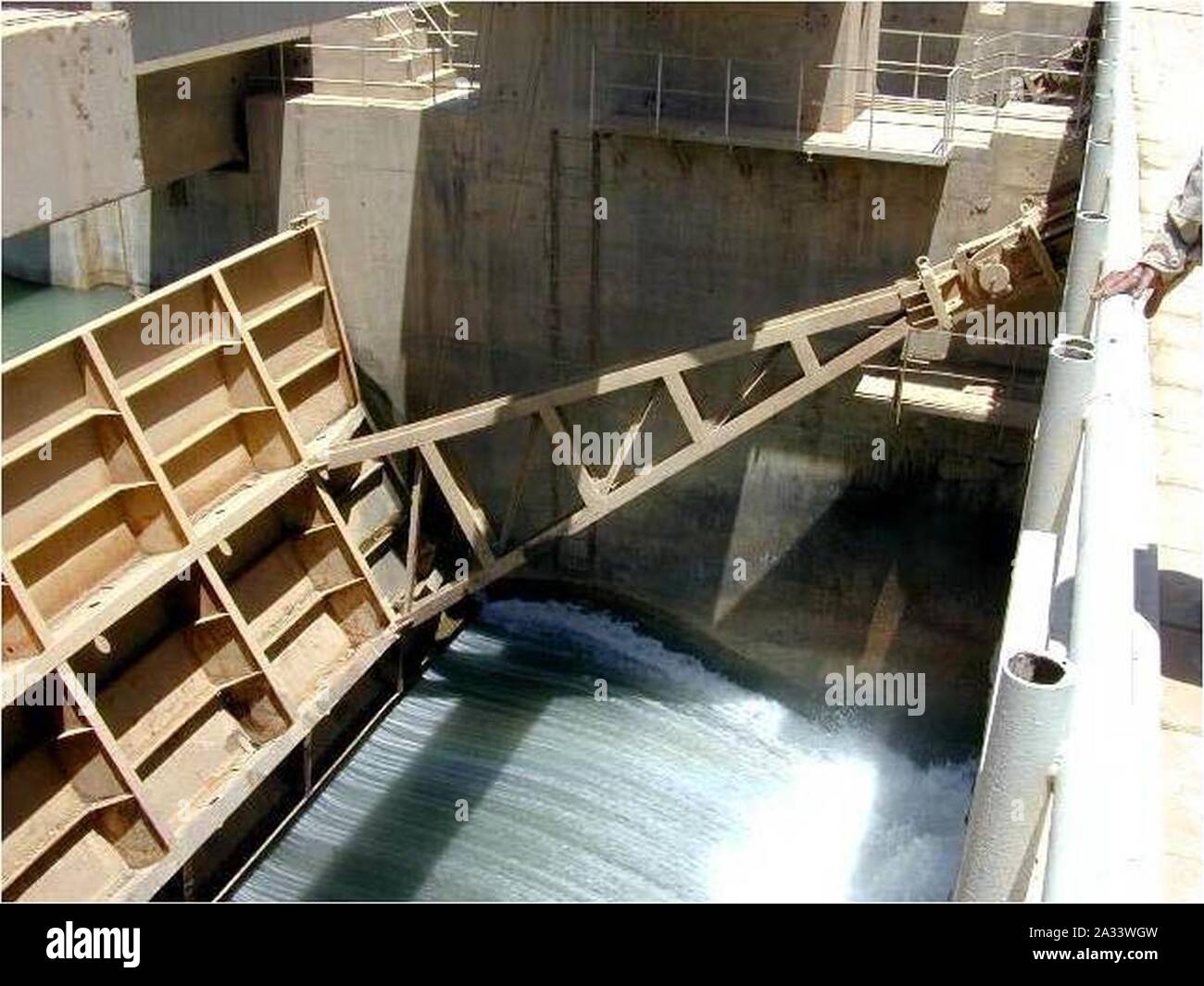 Fallujah Barrage Radial Gate USACE NWD Stock Photo - Alamy