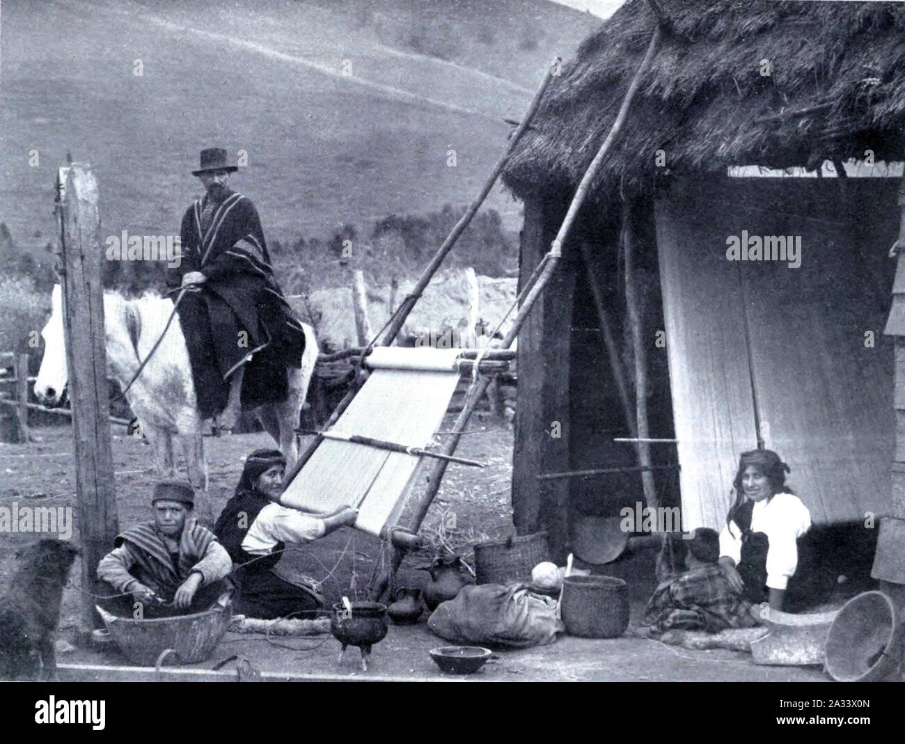 Familia Mapuche en Modern Chile Stock Photo - Alamy