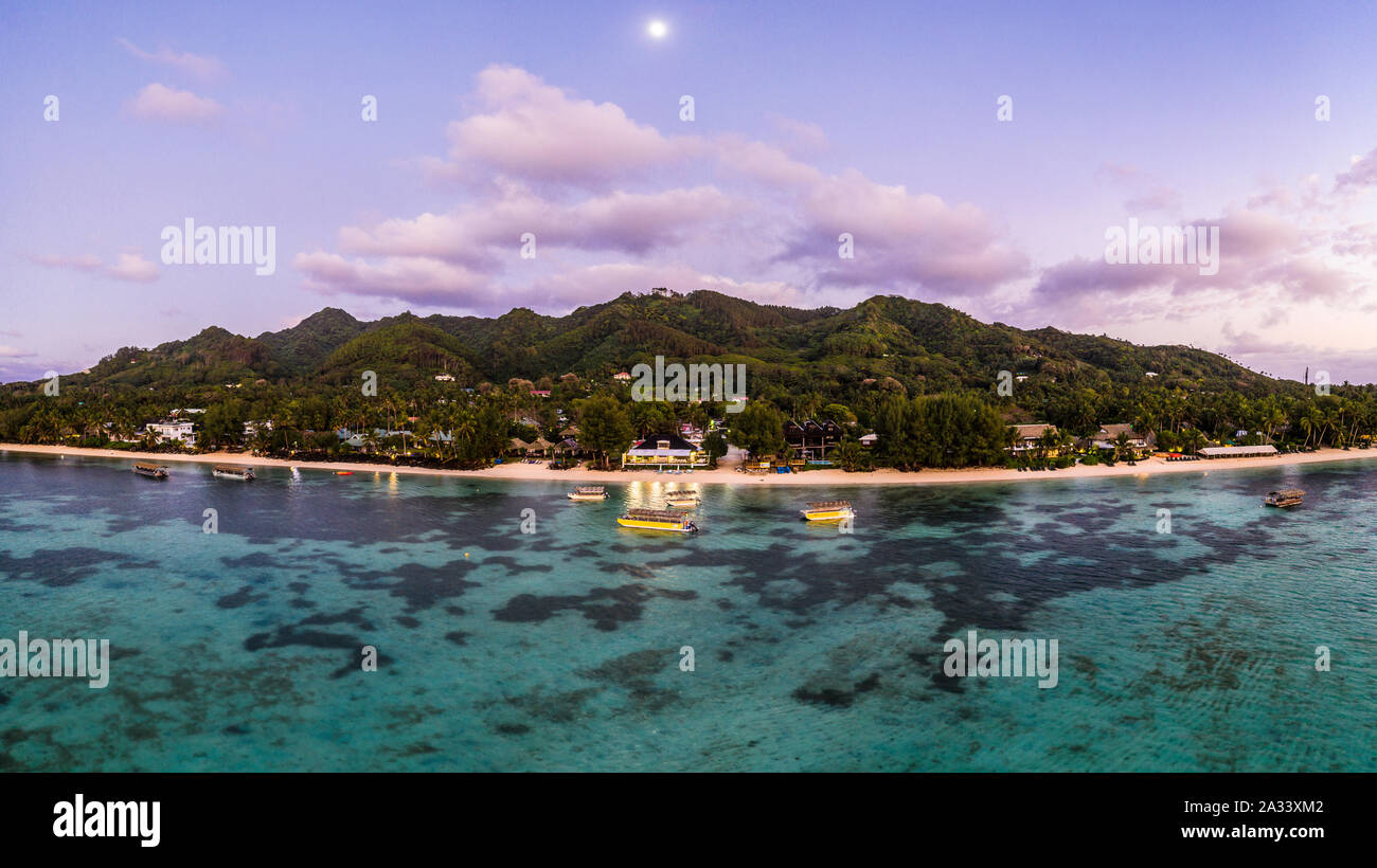 Sunrise over the Muri beach, with transparent turquoise water, in ...