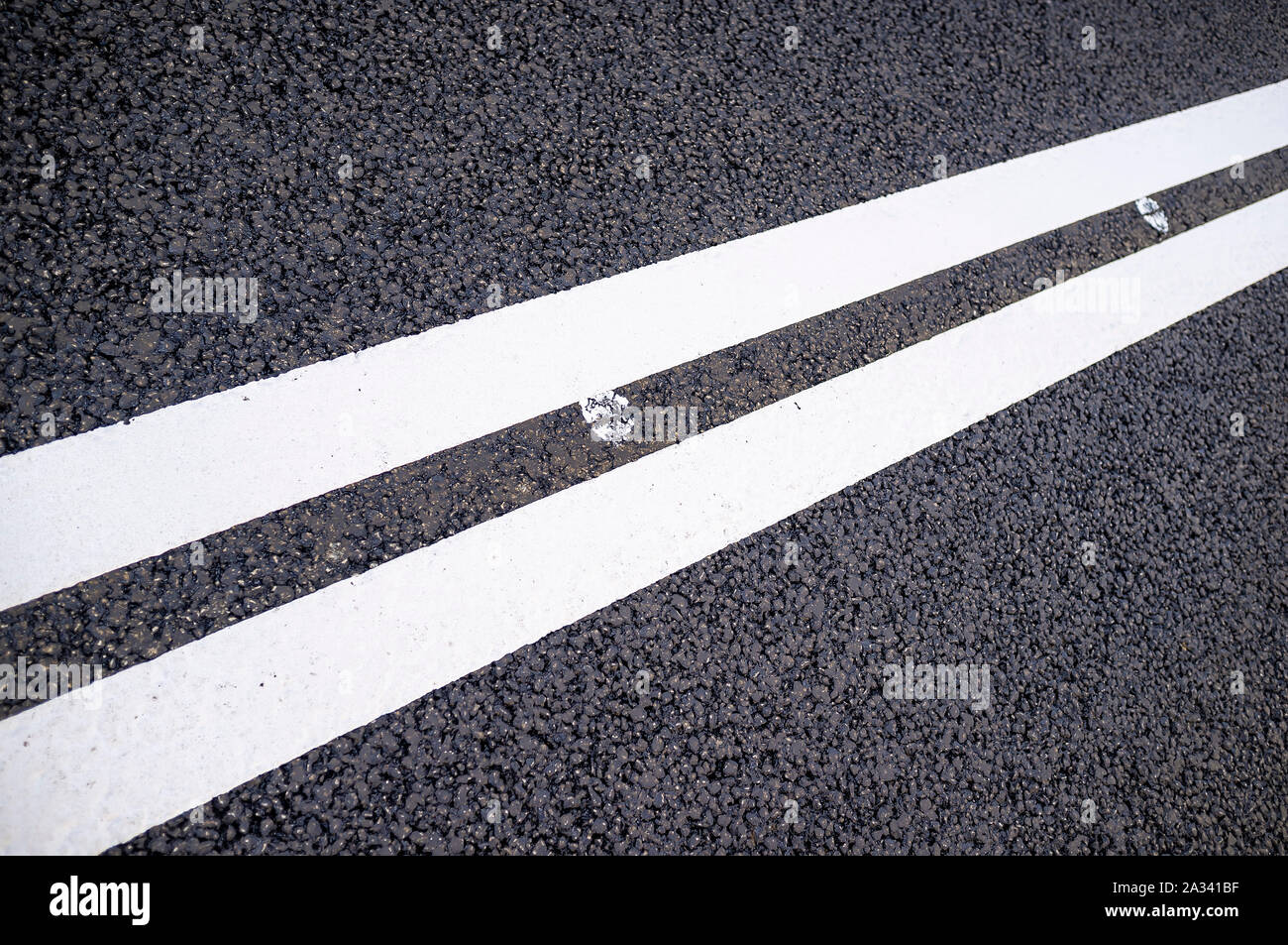 Solid lines on a road hi-res stock photography and images - Alamy